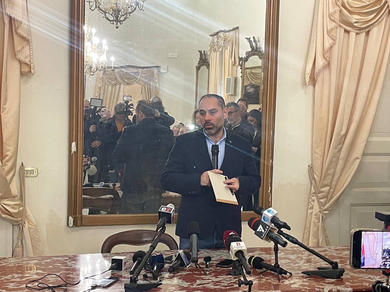 Taranto, Melucci compie un passo indietro ma la Città non può ...